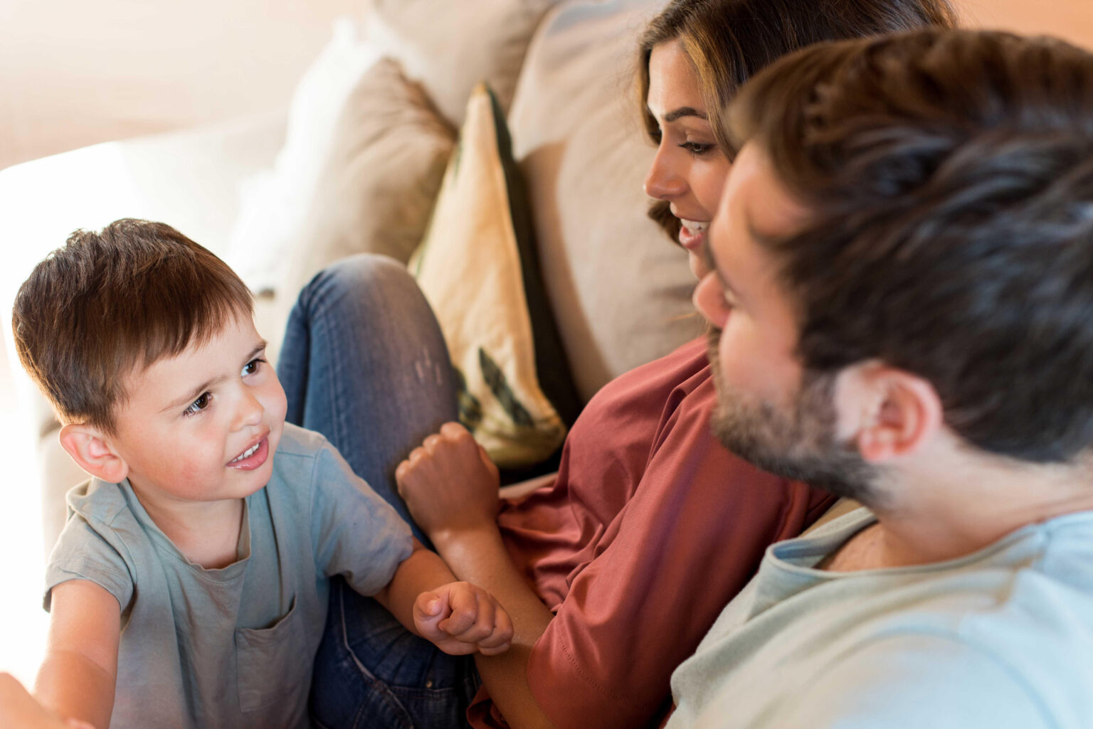 Stottern bei Kindern: Ursachen, Verlauf & Tipps für Eltern